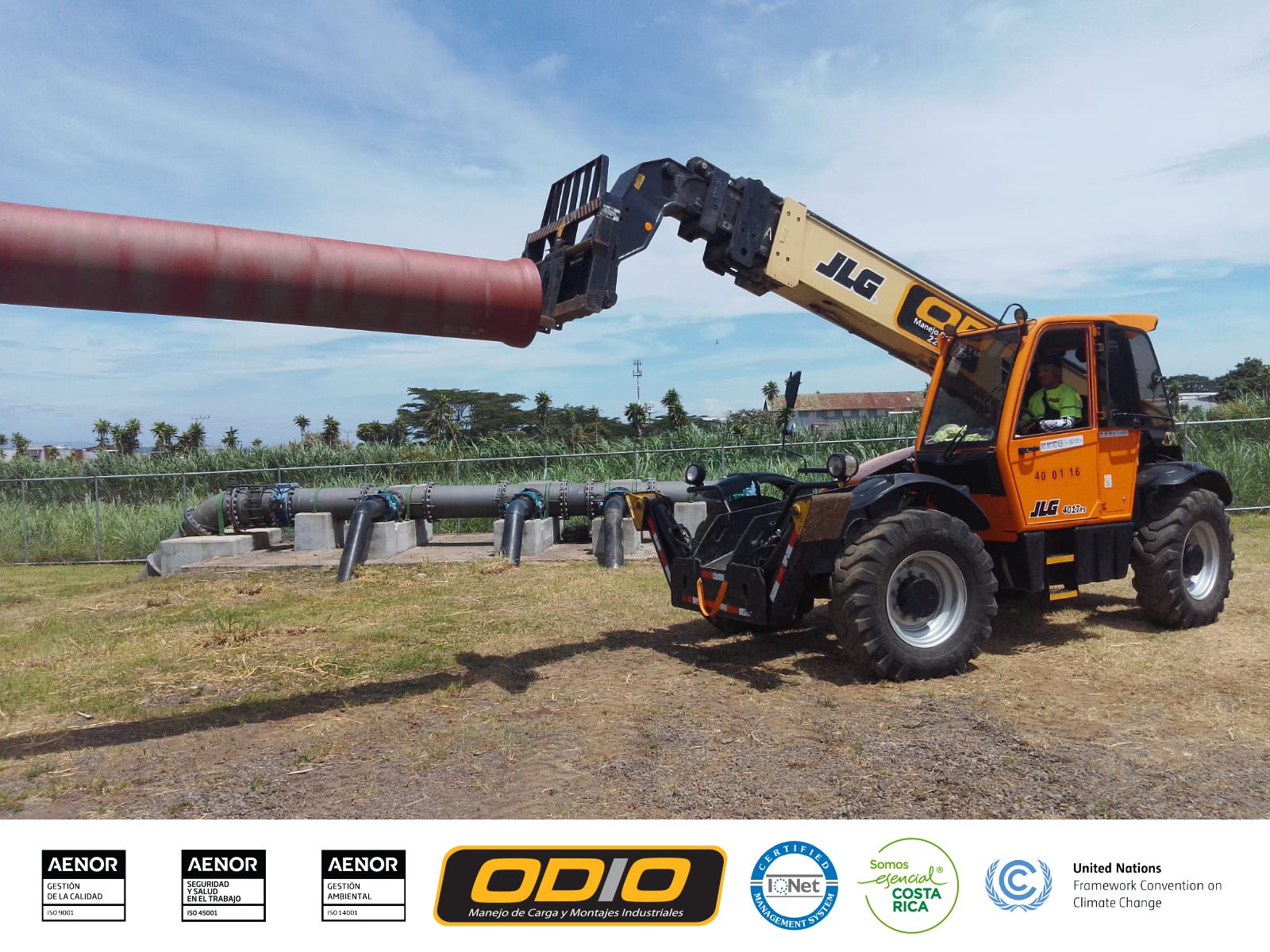 ¡Acomodo de tuberías con telehandler!